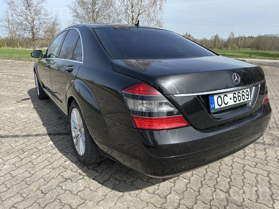 Melns Mercedes-Benz S 320 2009 Saldus, ar dzinēja tilpumu 3.00 L un nobraukumu 347 tūkst. km par 8500 €, foto 5 vietnē AUTOMOTO.COM.LV
