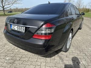 Melns Mercedes-Benz S 320 2009 Saldus, ar dzinēja tilpumu 3.00 L un nobraukumu 347 tūkst. km par 8500 €, foto 6 vietnē AUTOMOTO.COM.LV