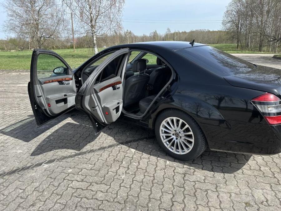 Melns Mercedes-Benz S 320 2009 Saldus, ar dzinēja tilpumu 3.00 L un nobraukumu 347 tūkst. km par 8500 €, foto 8 vietnē AUTOMOTO.COM.LV