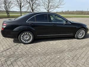 Melns Mercedes-Benz S 320 2009 Saldus, ar dzinēja tilpumu 3.00 L un nobraukumu 347 tūkst. km par 8500 €, foto 10 vietnē AUTOMOTO.COM.LV