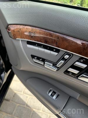 Melns Mercedes-Benz S 320 2009 Saldus, ar dzinēja tilpumu 3.00 L un nobraukumu 347 tūkst. km par 8500 €, foto 17 vietnē AUTOMOTO.COM.LV