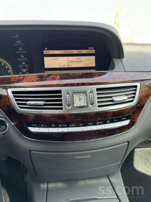 Melns Mercedes-Benz S 320 2009 Saldus, ar dzinēja tilpumu 3.00 L un nobraukumu 347 tūkst. km par 8500 €, foto 23 vietnē AUTOMOTO.COM.LV