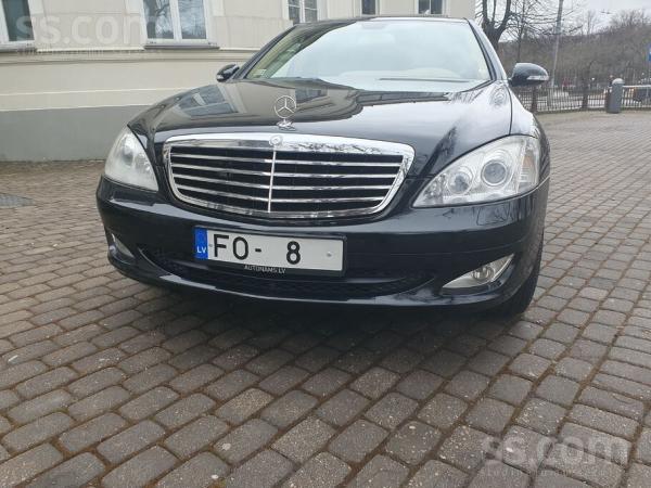 Black Mercedes-Benz S 320 2009 in Riga, with an engine capacity of 3.00 L and mileage of 164 thousand km for 13900 €, photo 3 on AUTOMOTO.COM.LV