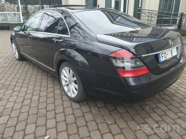 Black Mercedes-Benz S 320 2009 in Riga, with an engine capacity of 3.00 L and mileage of 164 thousand km for 13900 €, photo 4 on AUTOMOTO.COM.LV