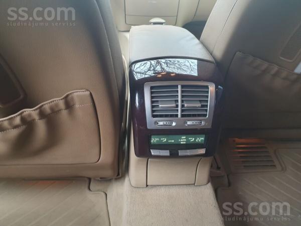 Black Mercedes-Benz S 320 2009 in Riga, with an engine capacity of 3.00 L and mileage of 164 thousand km for 13900 €, photo 10 on AUTOMOTO.COM.LV