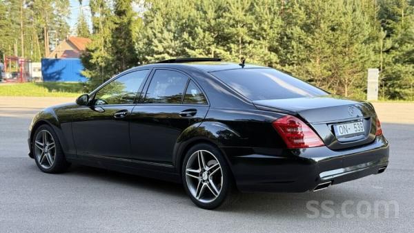 Black Mercedes-Benz S 320 2009 in Madona, with an engine capacity of 3.00 L and mileage of 433 thousand km for 6650 €, photo 3 on AUTOMOTO.COM.LV