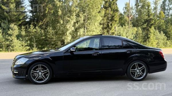 Melns Mercedes-Benz S 320 2009 Madona, ar dzinēja tilpumu 3.00 L un nobraukumu 433 tūkst. km par 6650 €, foto 2 vietnē AUTOMOTO.COM.LV
