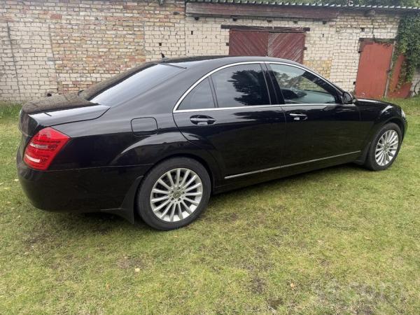 Черный Мерседес С 320 2009 в Лиепая, объемом двигателя 3.00 л и пробегом 234 тыс. км за 6999 €, фото 6 на AUTOMOTO.COM.LV