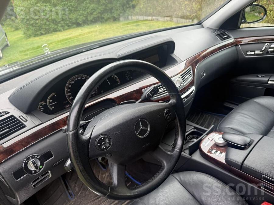 Melns Mercedes-Benz S 320 2009 Liepāja, ar dzinēja tilpumu 3.00 L un nobraukumu 234 tūkst. km par 6999 €, foto 7 vietnē AUTOMOTO.COM.LV