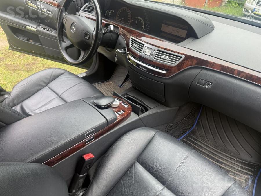 Melns Mercedes-Benz S 320 2009 Liepāja, ar dzinēja tilpumu 3.00 L un nobraukumu 234 tūkst. km par 6999 €, foto 9 vietnē AUTOMOTO.COM.LV