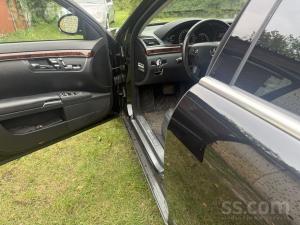 Melns Mercedes-Benz S 320 2009 Liepāja, ar dzinēja tilpumu 3.00 L un nobraukumu 234 tūkst. km par 6999 €, foto 10 vietnē AUTOMOTO.COM.LV