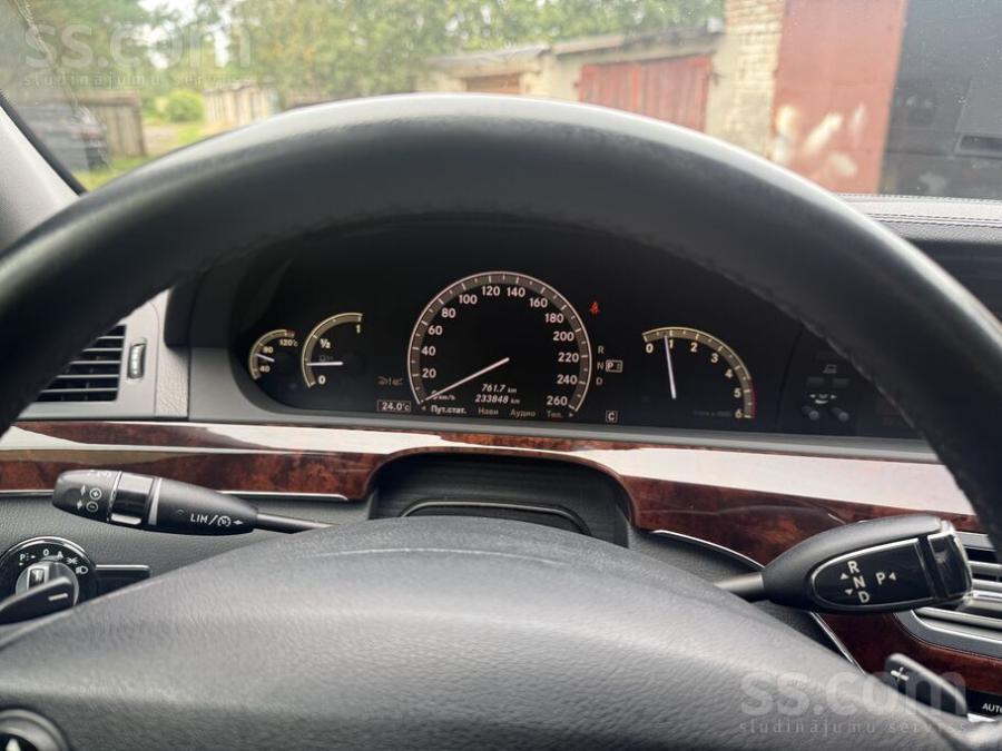 Melns Mercedes-Benz S 320 2009 Liepāja, ar dzinēja tilpumu 3.00 L un nobraukumu 234 tūkst. km par 6999 €, foto 12 vietnē AUTOMOTO.COM.LV