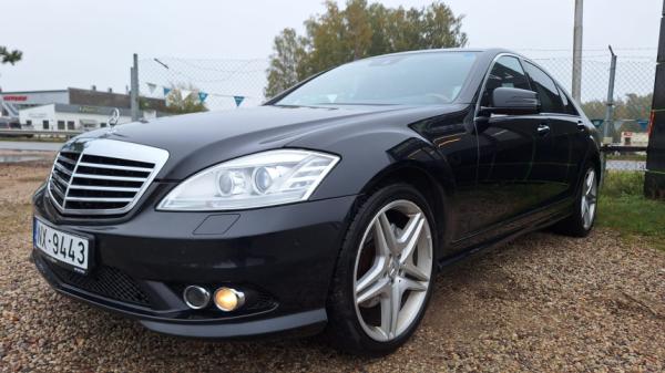 Black Mercedes-Benz S 320 2010 in Riga, with an engine capacity of 3.50 L and mileage of 225 thousand km for 11490 €, photo 1 on AUTOMOTO.COM.LV