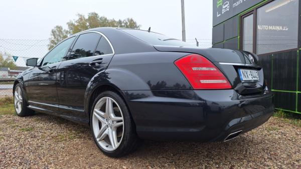 Black Mercedes-Benz S 320 2010 in Riga, with an engine capacity of 3.50 L and mileage of 225 thousand km for 11490 €, photo 5 on AUTOMOTO.COM.LV
