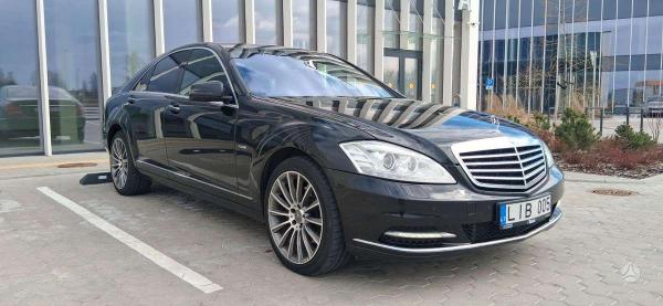 Melns Mercedes-Benz S 320 2011 Viļņa, ar dzinēja tilpumu 2.99 L un nobraukumu 363 tūkst. km par 8500 €, foto 2 vietnē AUTOMOTO.COM.LV