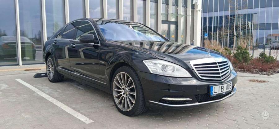 Black Mercedes-Benz S 320 2011 in Vilnius, with an engine capacity of 2.99 L and mileage of 363 thousand km for 8500 €, photo 3 on AUTOMOTO.COM.LV