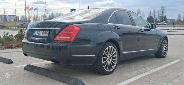 Melns Mercedes-Benz S 320 2011 Viļņa, ar dzinēja tilpumu 2.99 L un nobraukumu 363 tūkst. km par 8500 €, foto 3 vietnē AUTOMOTO.COM.LV