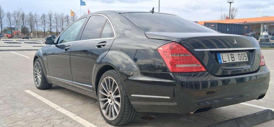 Black Mercedes-Benz S 320 2011 in Vilnius, with an engine capacity of 2.99 L and mileage of 363 thousand km for 8500 €, photo 5 on AUTOMOTO.COM.LV