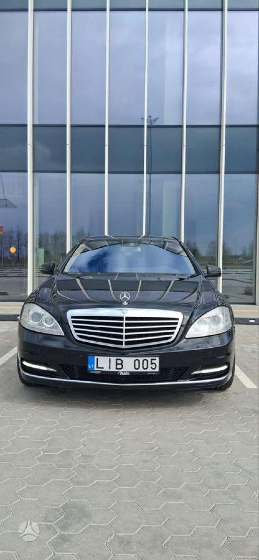 Black Mercedes-Benz S 320 2011 in Vilnius, with an engine capacity of 2.99 L and mileage of 363 thousand km for 8500 €, photo 6 on AUTOMOTO.COM.LV