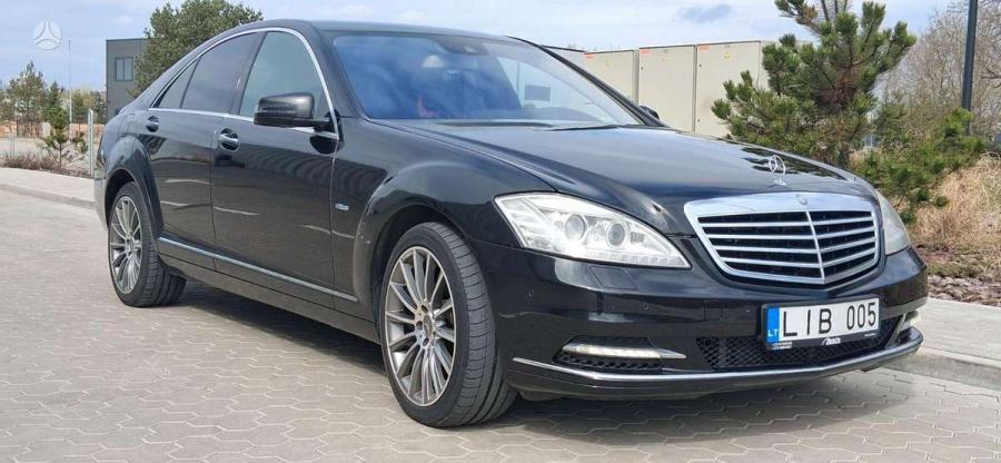 Black Mercedes-Benz S 320 2011 in Vilnius, with an engine capacity of 2.99 L and mileage of 363 thousand km for 8500 €, photo 9 on AUTOMOTO.COM.LV