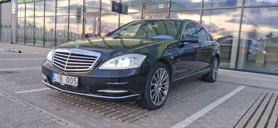Black Mercedes-Benz S 320 2011 in Vilnius, with an engine capacity of 2.99 L and mileage of 363 thousand km for 8500 €, photo 11 on AUTOMOTO.COM.LV