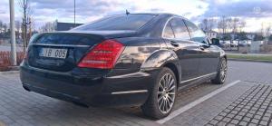 Black Mercedes-Benz S 320 2011 in Vilnius, with an engine capacity of 2.99 L and mileage of 363 thousand km for 8500 €, photo 13 on AUTOMOTO.COM.LV