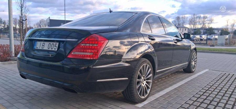 Black Mercedes-Benz S 320 2011 in Vilnius, with an engine capacity of 2.99 L and mileage of 363 thousand km for 8500 €, photo 13 on AUTOMOTO.COM.LV