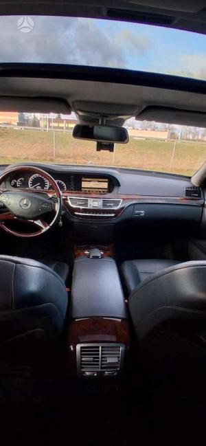 Black Mercedes-Benz S 320 2011 in Vilnius, with an engine capacity of 2.99 L and mileage of 363 thousand km for 8500 €, photo 14 on AUTOMOTO.COM.LV