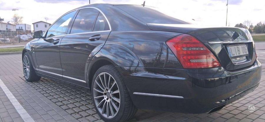Black Mercedes-Benz S 320 2011 in Vilnius, with an engine capacity of 2.99 L and mileage of 363 thousand km for 8500 €, photo 19 on AUTOMOTO.COM.LV