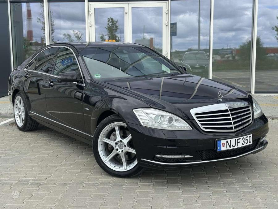 Melns Mercedes-Benz S 320 2012 Viļņa, ar dzinēja tilpumu 0.00 L un nobraukumu 335 tūkst. km par 10000 €, foto 1 vietnē AUTOMOTO.COM.LV