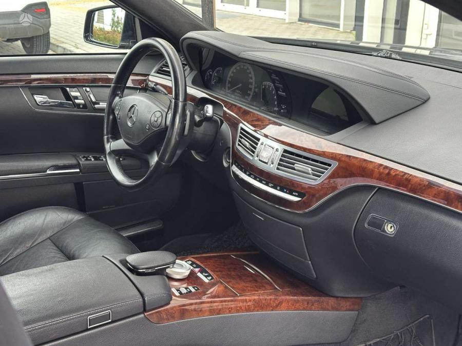 Melns Mercedes-Benz S 320 2012 Viļņa, ar dzinēja tilpumu 0.00 L un nobraukumu 335 tūkst. km par 10000 €, foto 14 vietnē AUTOMOTO.COM.LV