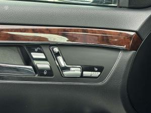 Melns Mercedes-Benz S 320 2012 Viļņa, ar dzinēja tilpumu 0.00 L un nobraukumu 335 tūkst. km par 10000 €, foto 17 vietnē AUTOMOTO.COM.LV