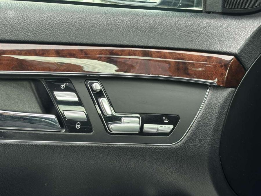 Melns Mercedes-Benz S 320 2012 Viļņa, ar dzinēja tilpumu 0.00 L un nobraukumu 335 tūkst. km par 10000 €, foto 17 vietnē AUTOMOTO.COM.LV