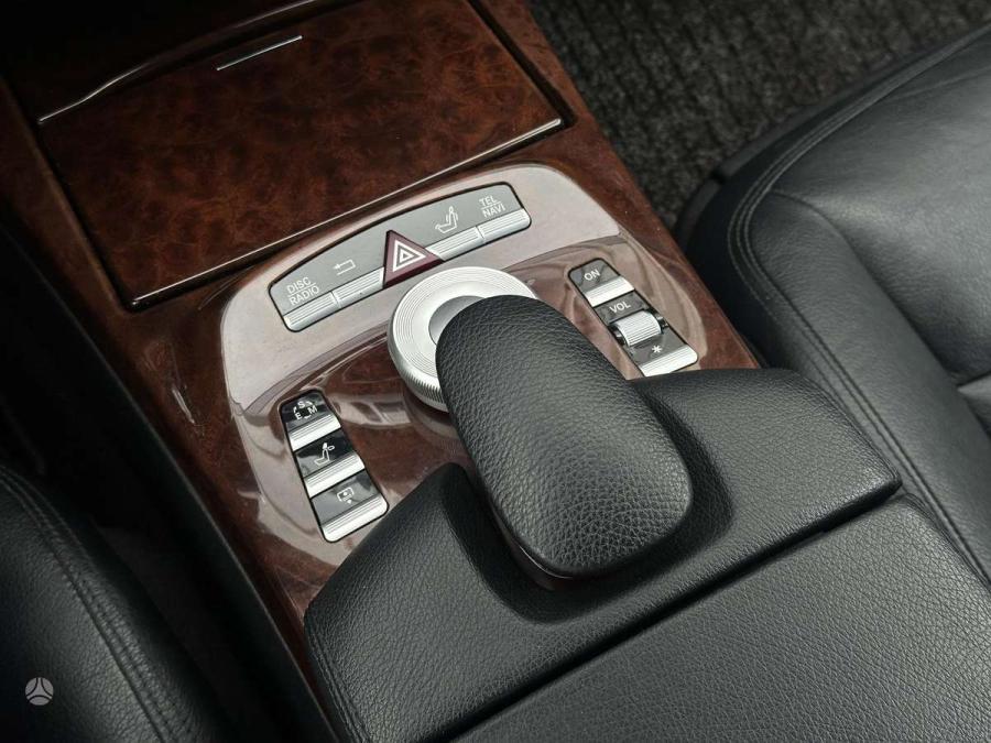 Melns Mercedes-Benz S 320 2012 Viļņa, ar dzinēja tilpumu 0.00 L un nobraukumu 335 tūkst. km par 10000 €, foto 18 vietnē AUTOMOTO.COM.LV