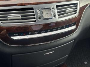 Melns Mercedes-Benz S 320 2012 Viļņa, ar dzinēja tilpumu 0.00 L un nobraukumu 335 tūkst. km par 10000 €, foto 19 vietnē AUTOMOTO.COM.LV