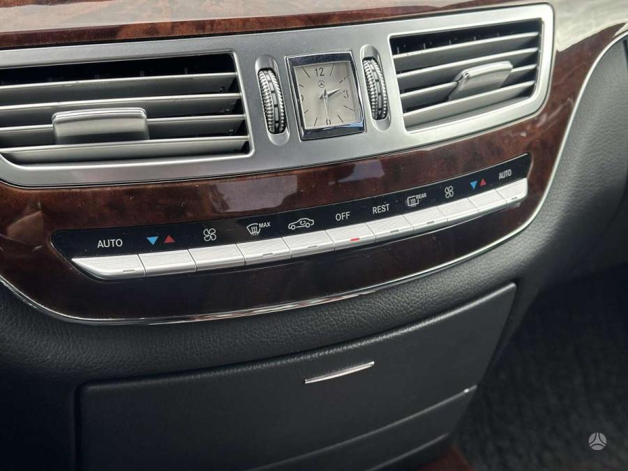 Melns Mercedes-Benz S 320 2012 Viļņa, ar dzinēja tilpumu 0.00 L un nobraukumu 335 tūkst. km par 10000 €, foto 19 vietnē AUTOMOTO.COM.LV
