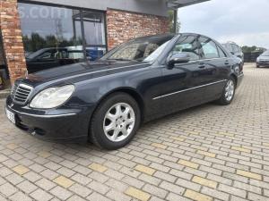 Zils Mercedes-Benz S 320 2002 Talsi, ar dzinēja tilpumu 3.20 L un nobraukumu 273 tūkst. km par 3695 €, foto  vietnē AUTOMOTO.COM.LV