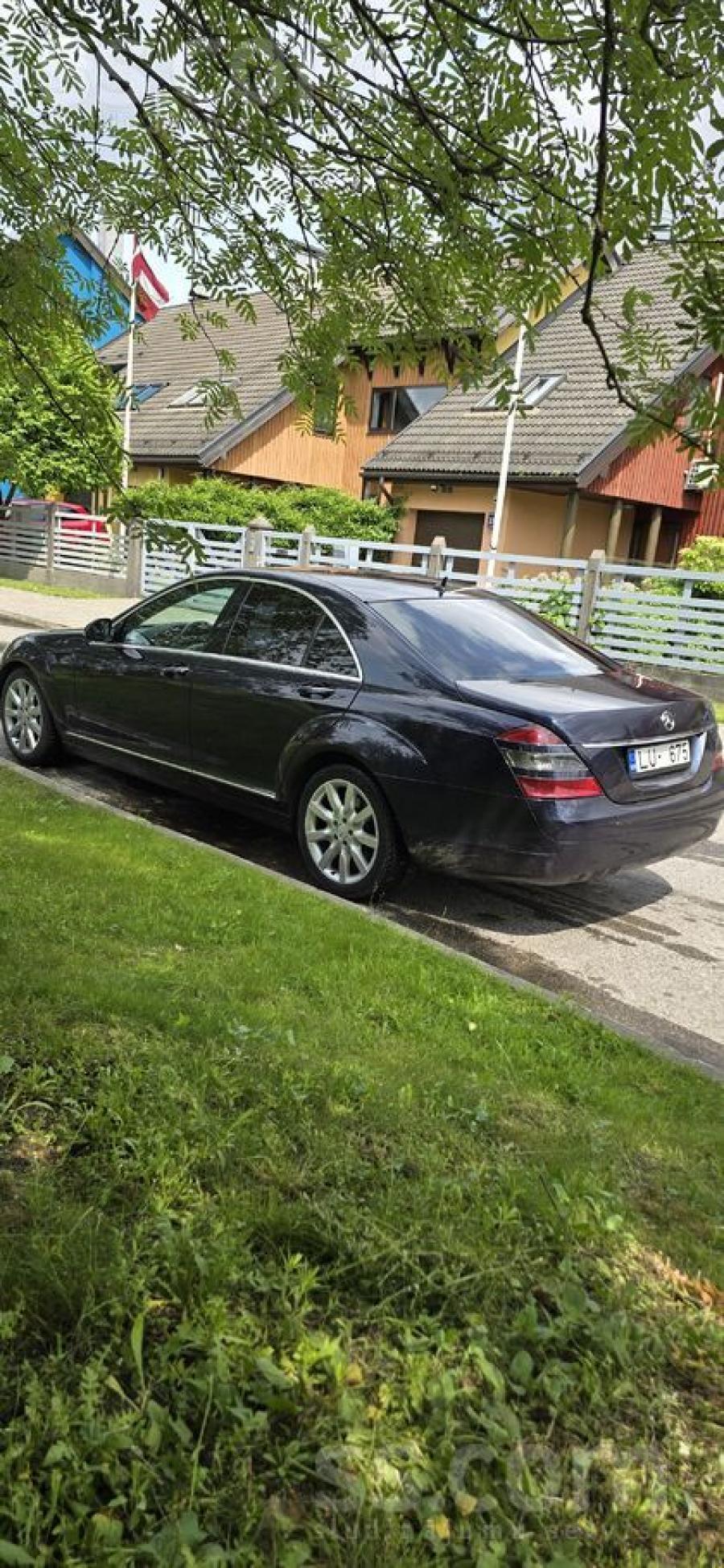 Blue Mercedes-Benz S 320 2007 in Riga, with an engine capacity of 3.00 L and mileage of 290 thousand km for 5250 €, photo 1 on AUTOMOTO.COM.LV