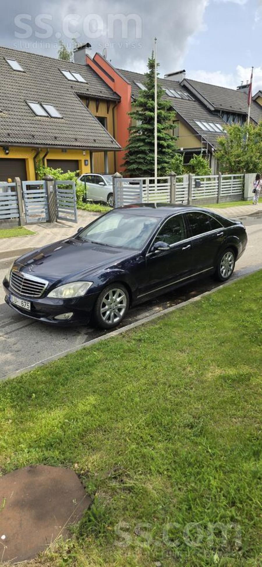 Blue Mercedes-Benz S 320 2007 in Riga, with an engine capacity of 3.00 L and mileage of 290 thousand km for 5250 €, photo 4 on AUTOMOTO.COM.LV