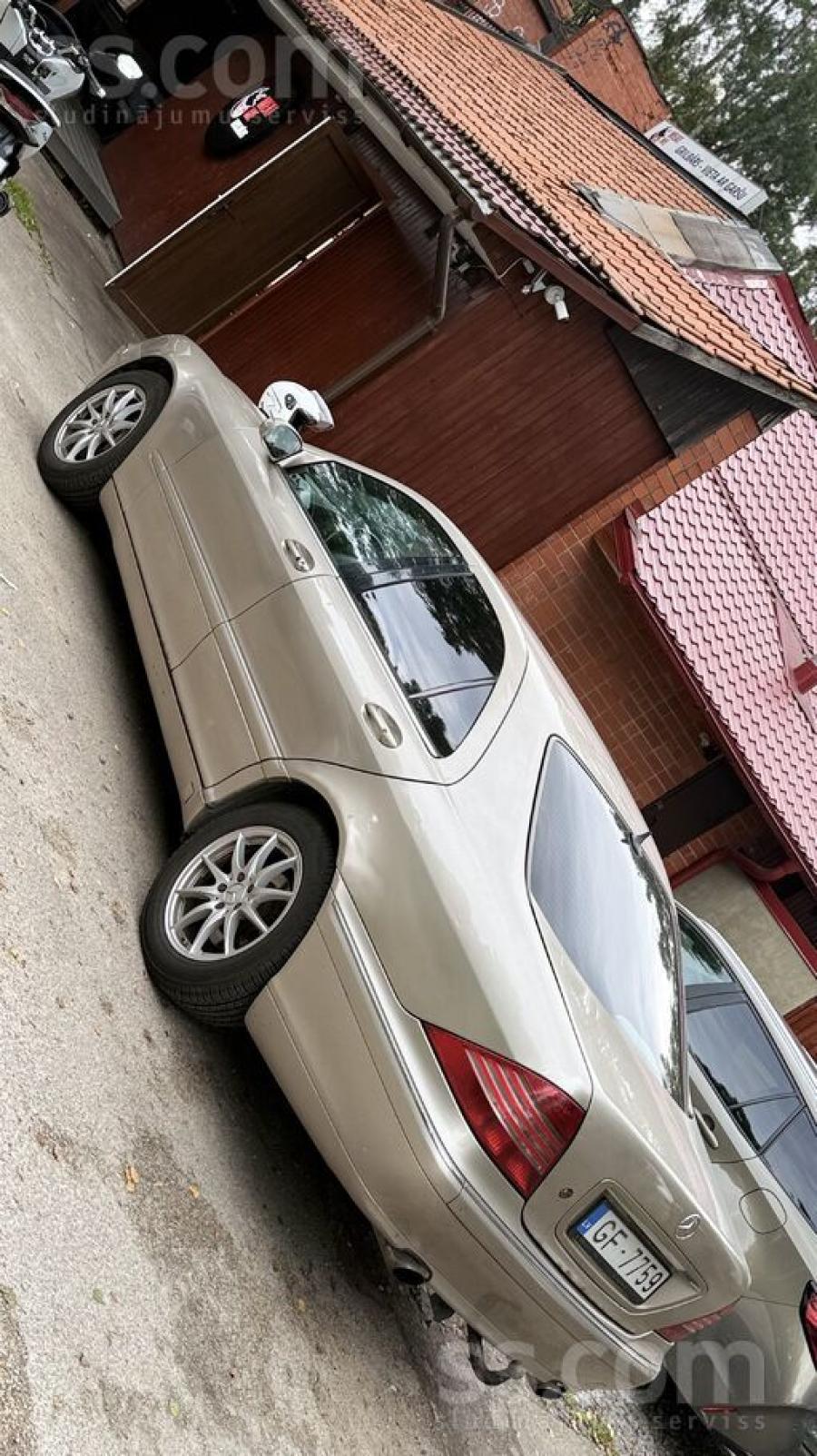 Brown Mercedes-Benz S 320 2003 in Riga, with an engine capacity of 3.20 L and mileage of 490 thousand km for 2500 €, photo 1 on AUTOMOTO.COM.LV