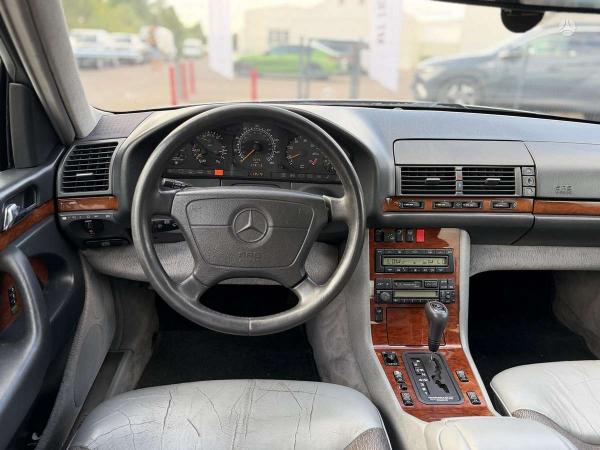 Grey Mercedes-Benz S 320 1997 in Vilnius, with an engine capacity of 3.20 L and mileage of 248 thousand km for 5250 €, photo 10 on AUTOMOTO.COM.LV