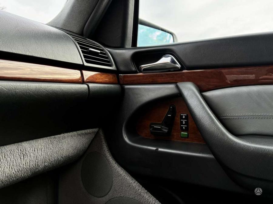 Grey Mercedes-Benz S 320 1997 in Vilnius, with an engine capacity of 3.20 L and mileage of 248 thousand km for 5250 €, photo 18 on AUTOMOTO.COM.LV
