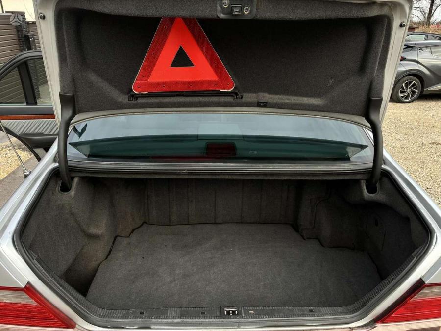 Grey Mercedes-Benz S 320 1997 in Vilnius, with an engine capacity of 3.20 L and mileage of 248 thousand km for 5250 €, photo 21 on AUTOMOTO.COM.LV