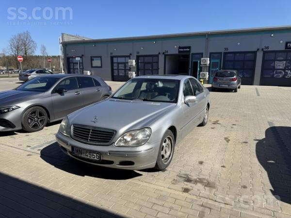 Grey Mercedes-Benz S 320 2000 in Riga, with an engine capacity of 3.20 L and mileage of 253 thousand km for 2400 €, photo 3 on AUTOMOTO.COM.LV