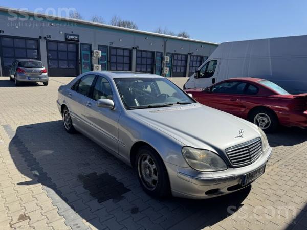 Grey Mercedes-Benz S 320 2000 in Riga, with an engine capacity of 3.20 L and mileage of 253 thousand km for 2400 €, photo 4 on AUTOMOTO.COM.LV