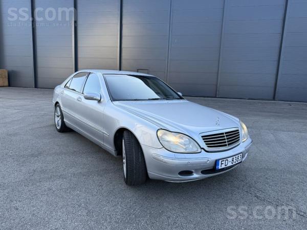 Grey Mercedes-Benz S 320 2001 in Riga, with an engine capacity of 3.20 L and mileage of 260 thousand km for 4500 €, photo 1 on AUTOMOTO.COM.LV