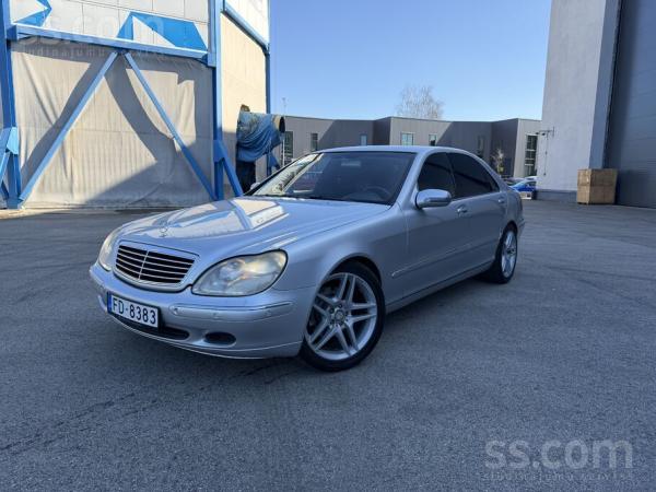 Grey Mercedes-Benz S 320 2001 in Riga, with an engine capacity of 3.20 L and mileage of 260 thousand km for 4500 €, photo 2 on AUTOMOTO.COM.LV