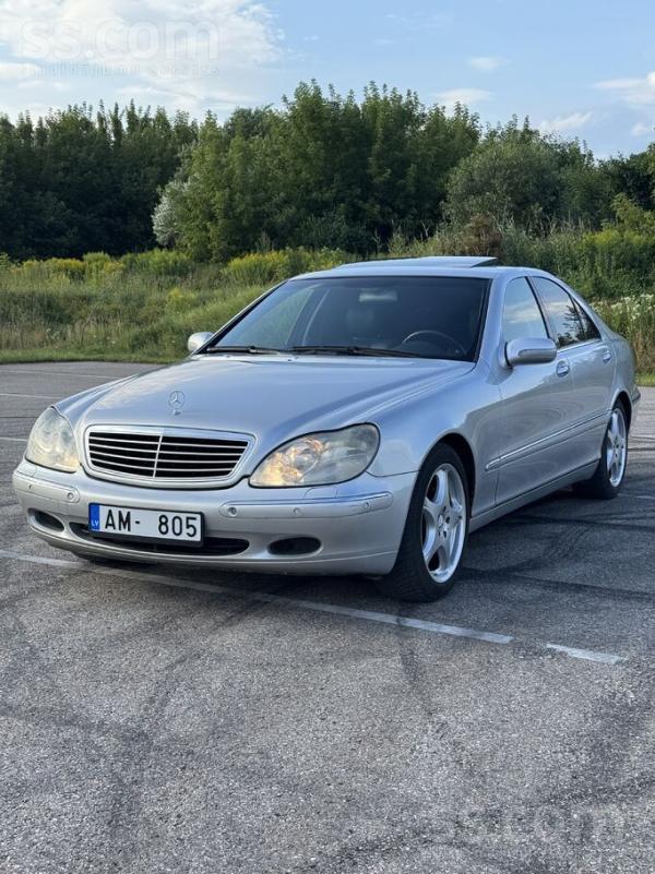 Grey Mercedes-Benz S 320 2001 in Daugavpils, with an engine capacity of 3.20 L and mileage of 307 thousand km for 3950 €, photo 1 on AUTOMOTO.COM.LV