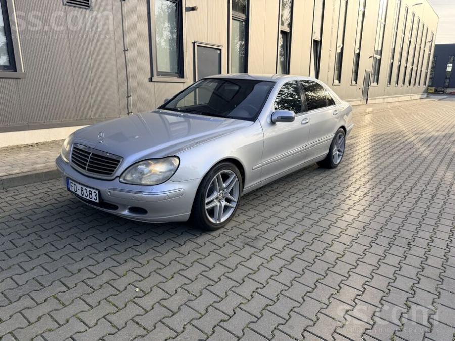 Grey Mercedes-Benz S 320 2001 in Riga, with an engine capacity of 3.20 L and mileage of 262 thousand km for 4500 €, photo 1 on AUTOMOTO.COM.LV