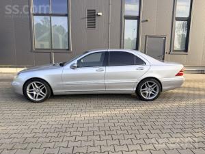 Grey Mercedes-Benz S 320 2001 in Riga, with an engine capacity of 3.20 L and mileage of 262 thousand km for 4500 €, photo 3 on AUTOMOTO.COM.LV